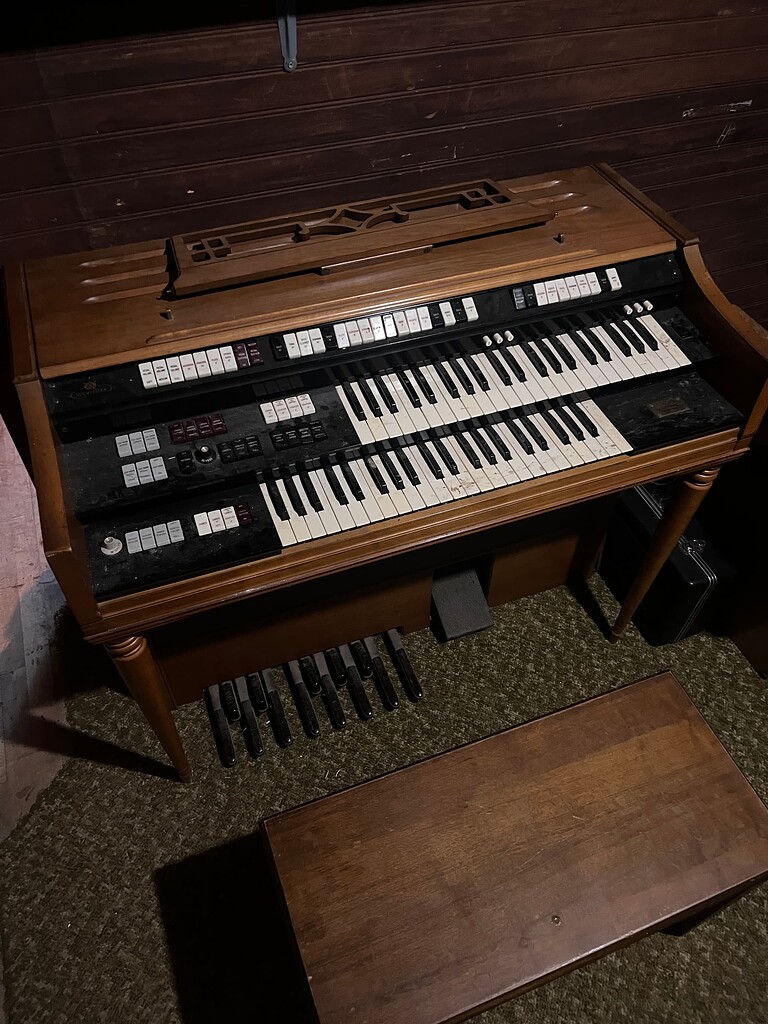 60s or 70s model Wurlitizer electric organ FREE to anyone who wants to refurbish it ...